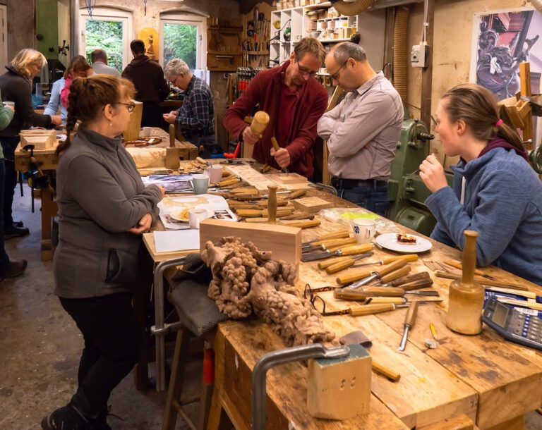 Op les bij meester-houtsnijder Jan van Harskamp - wowwood